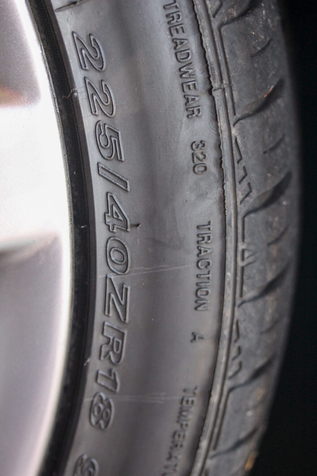 Magasin auto Jarry : Vente de pneus et pièces auto PAS CHER